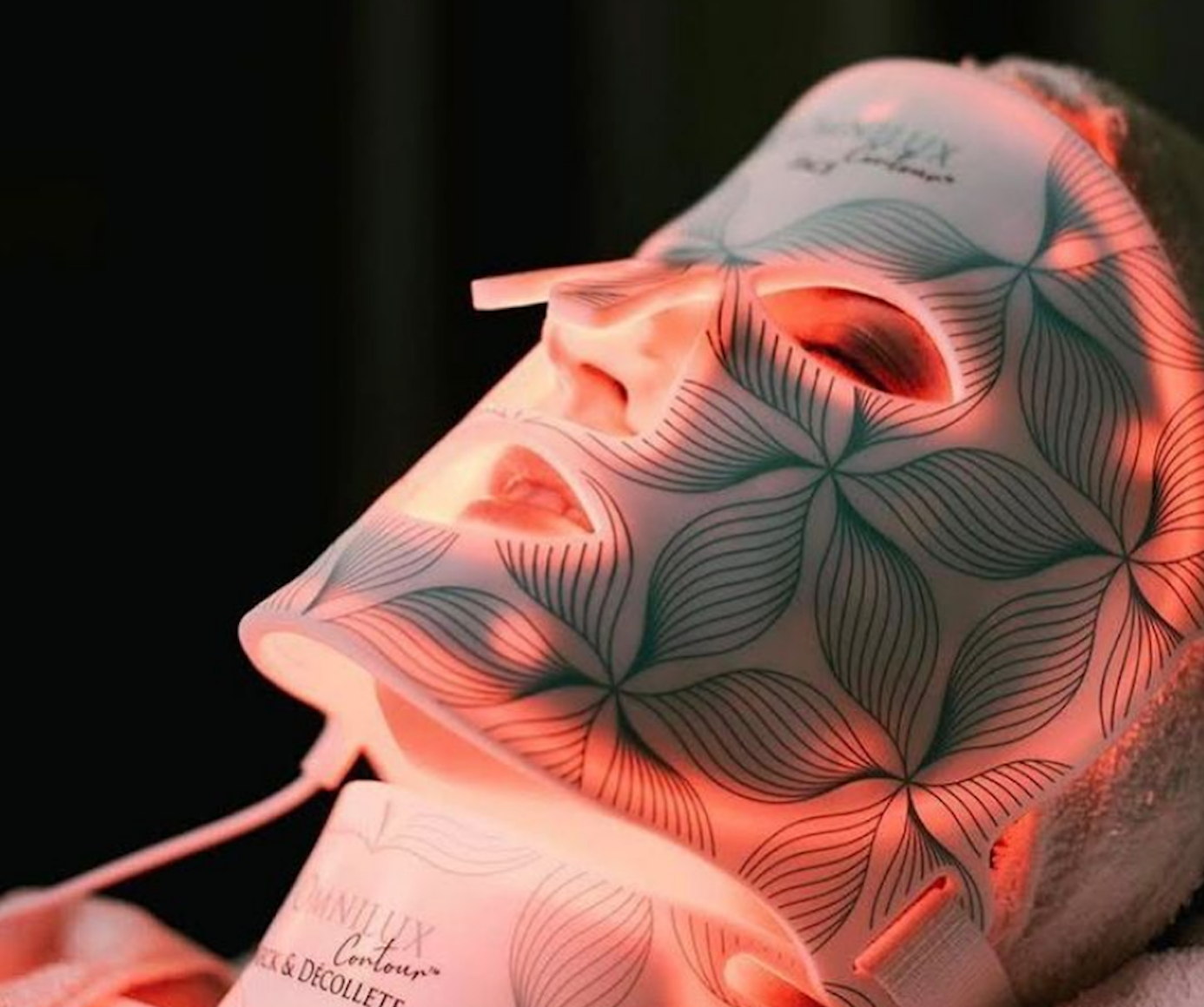 How to Get Holiday-Ready Skin with an LED Mask – Squeeze Skin