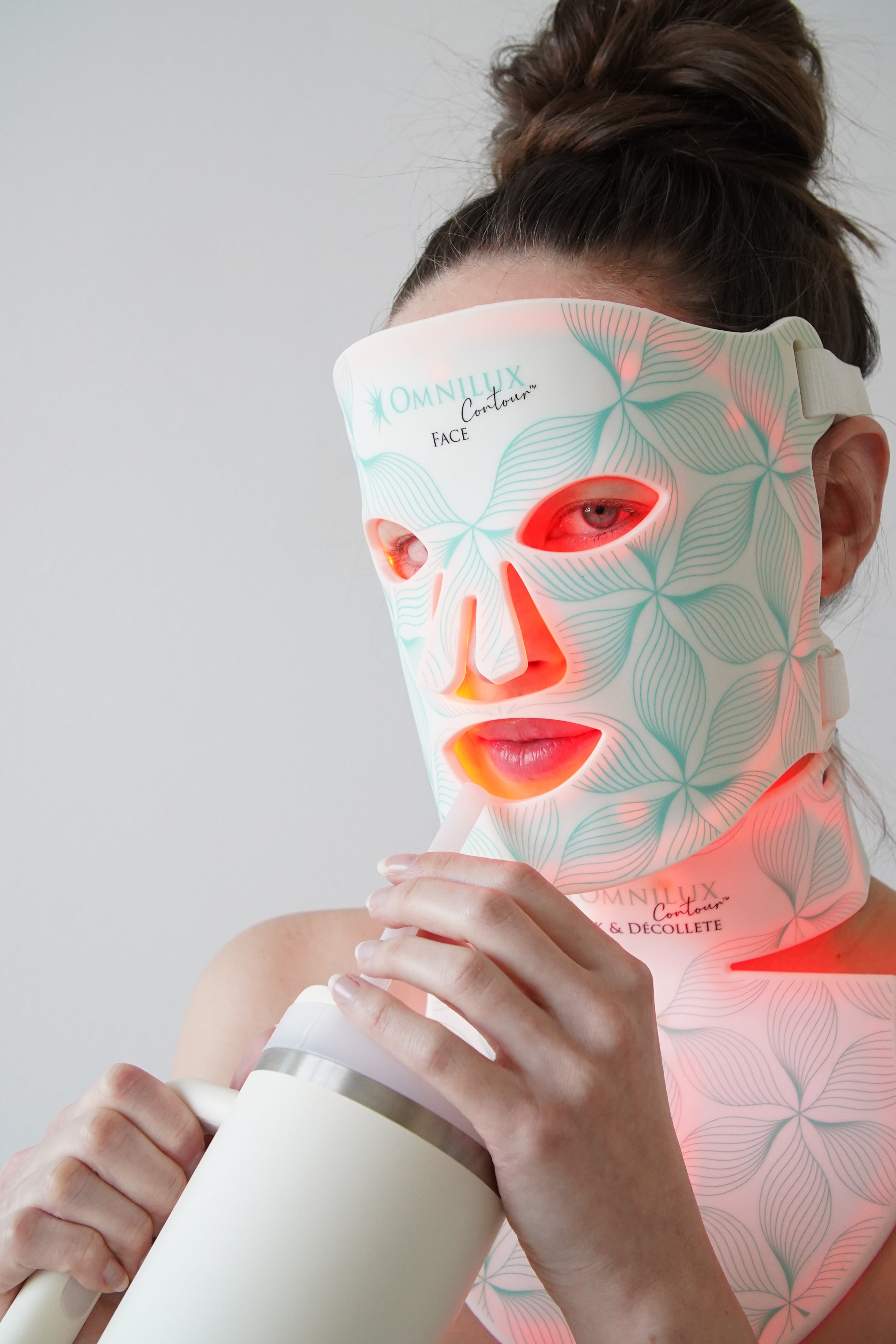 Rejuvenate Your Skin with Red Light Therapy – Squeeze Skin
